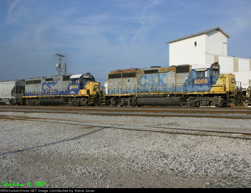CSX 6086,6052 Q525